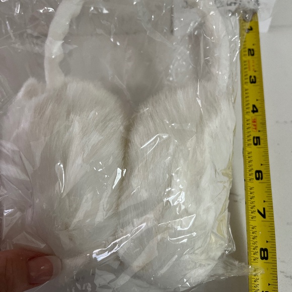 Bailbondgirl boutique | Accessories | New White Fur Ear Muffs New Snow ...